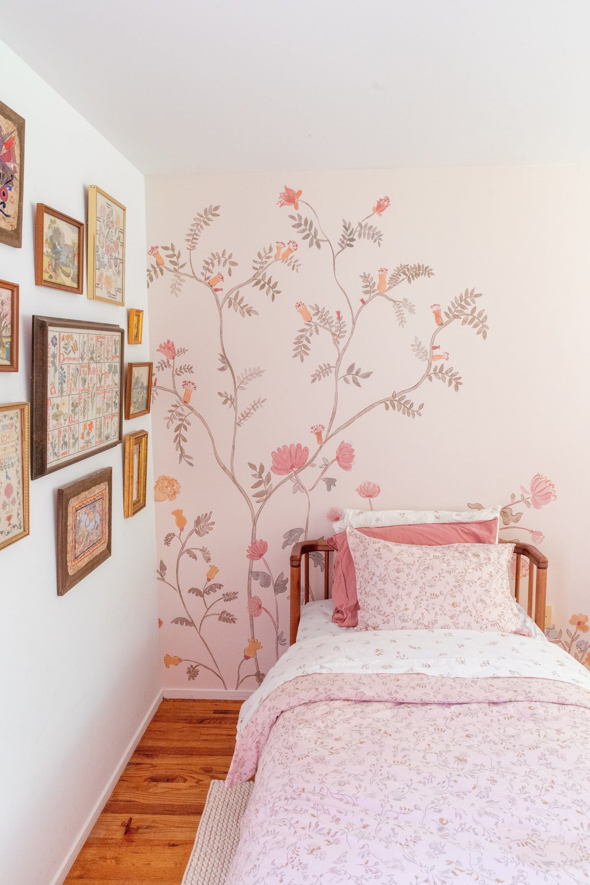 Instantly Transform Your Little One's Room With Wallpaper – Nestig