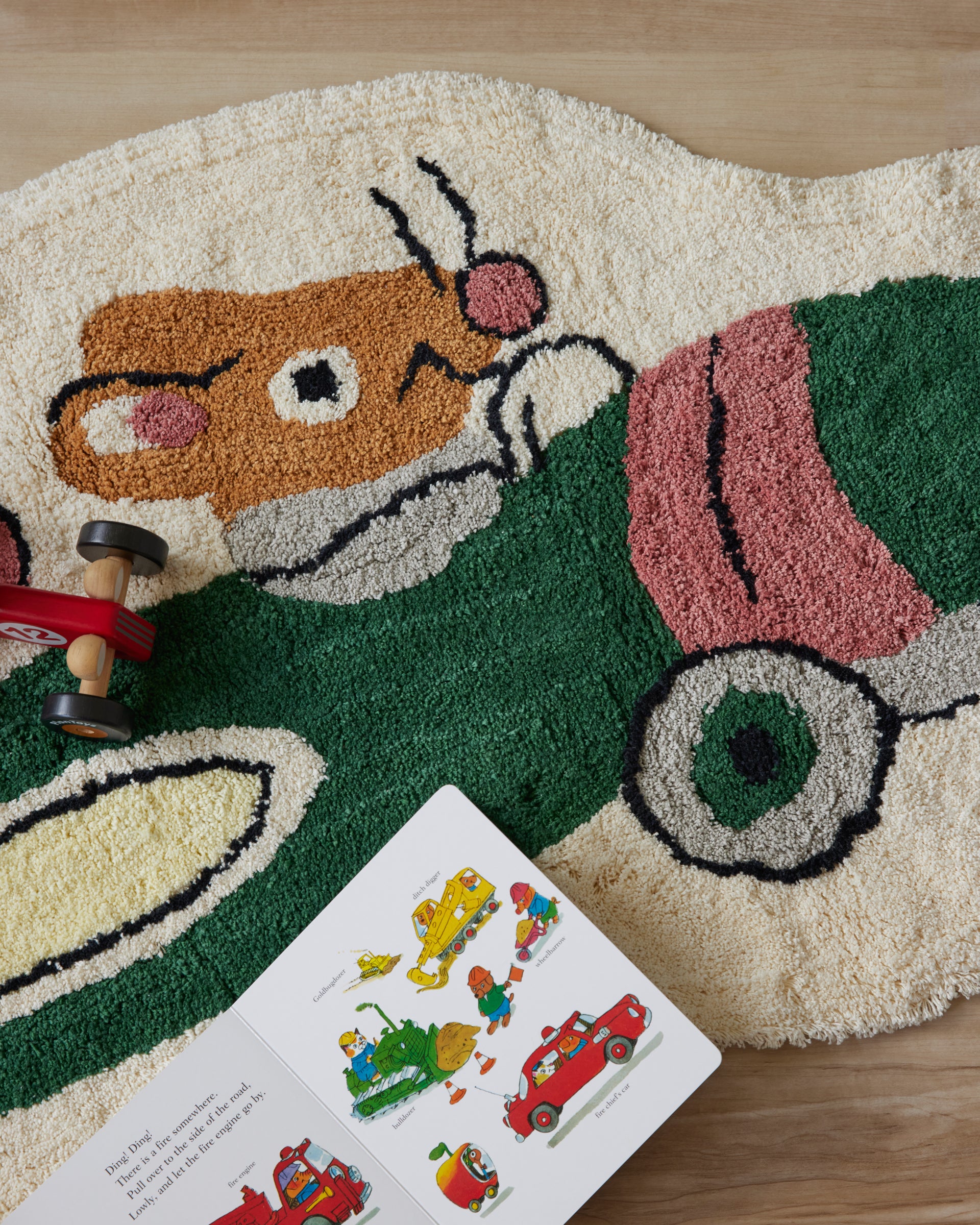 2-Seater Crayon Car Rug | Richard Scarry x Nestig