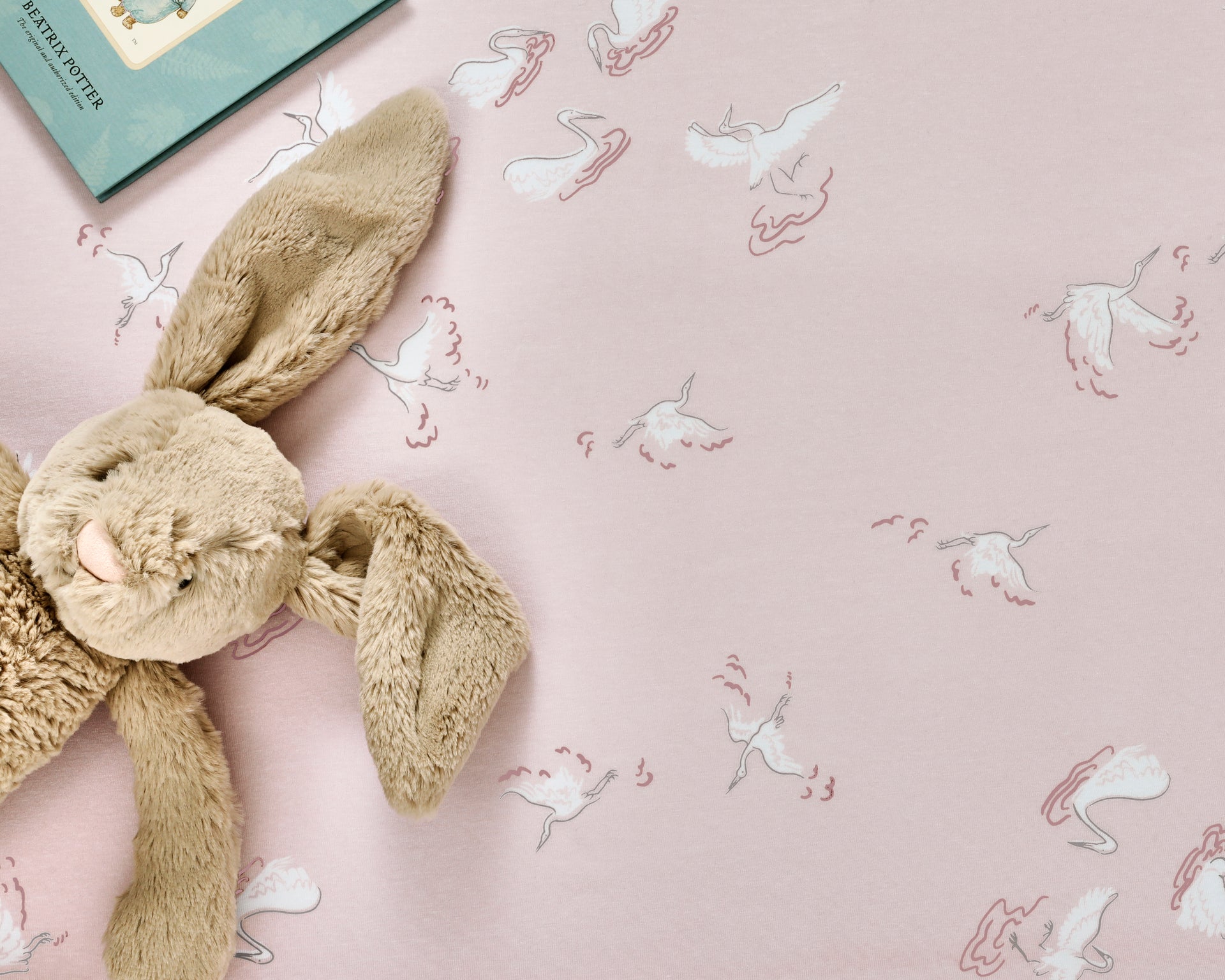 Swan Sheet Set | Organic Crib Sheets | Nestig